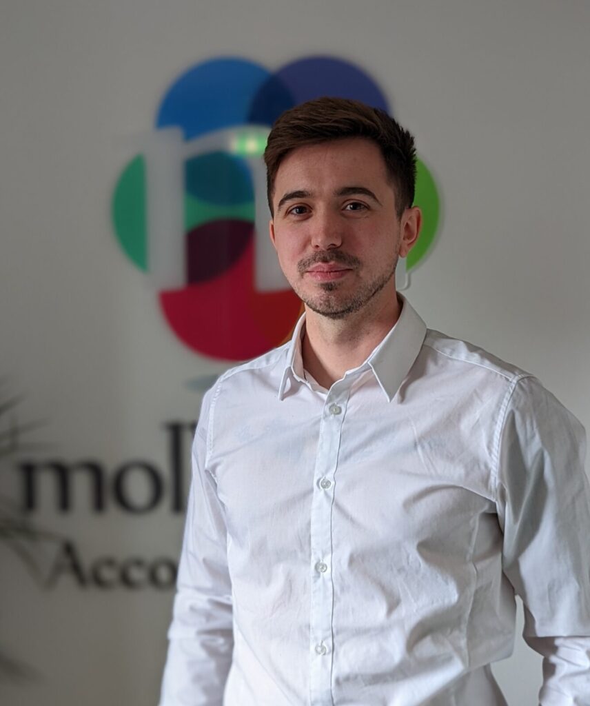 PXL_20220404_095342123.PORTRAIT - Mollan & Co